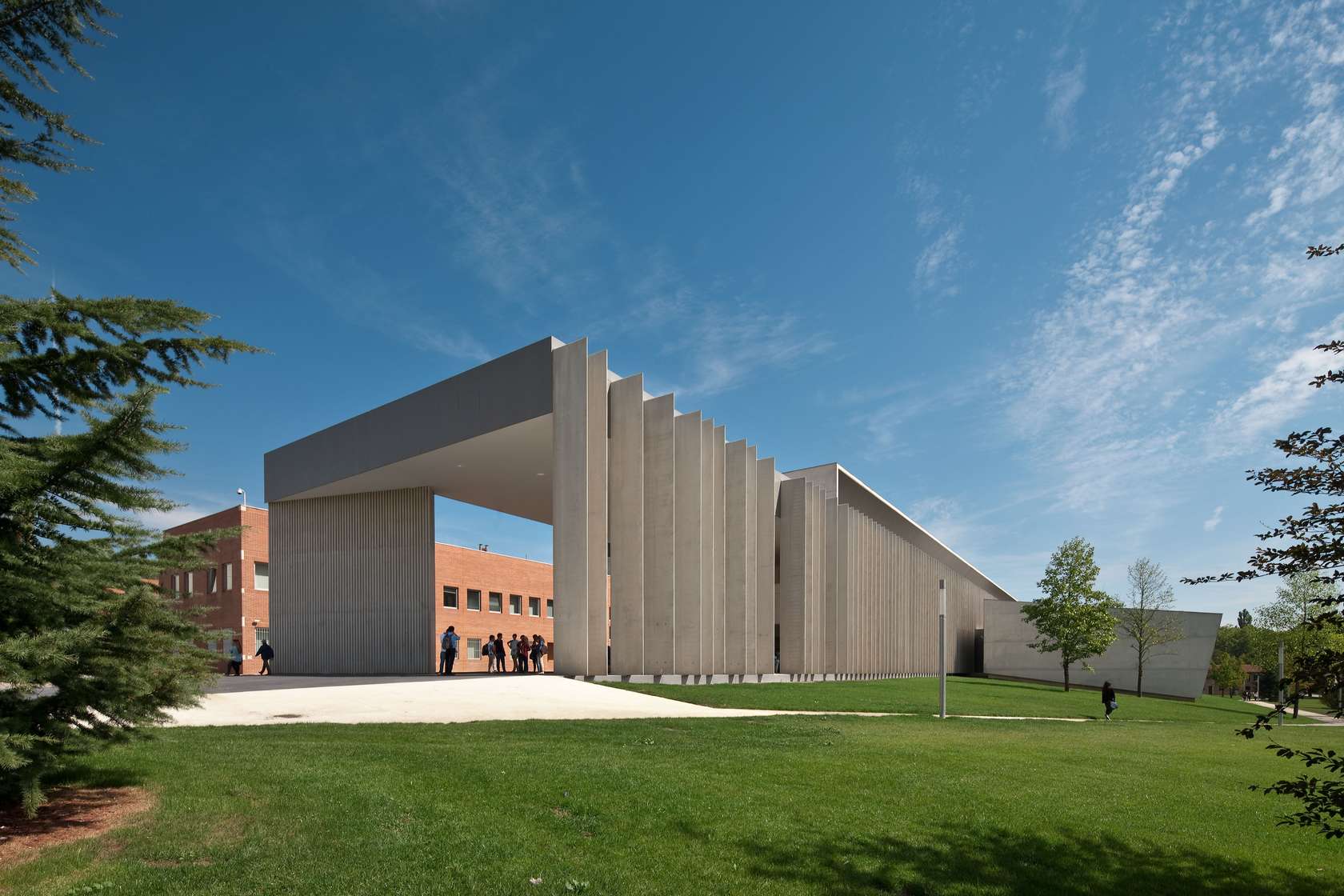 ECONOMICS BUILDING OF THE UNIVERSITY OF NAVARRA, PAMPLONA - Architizer