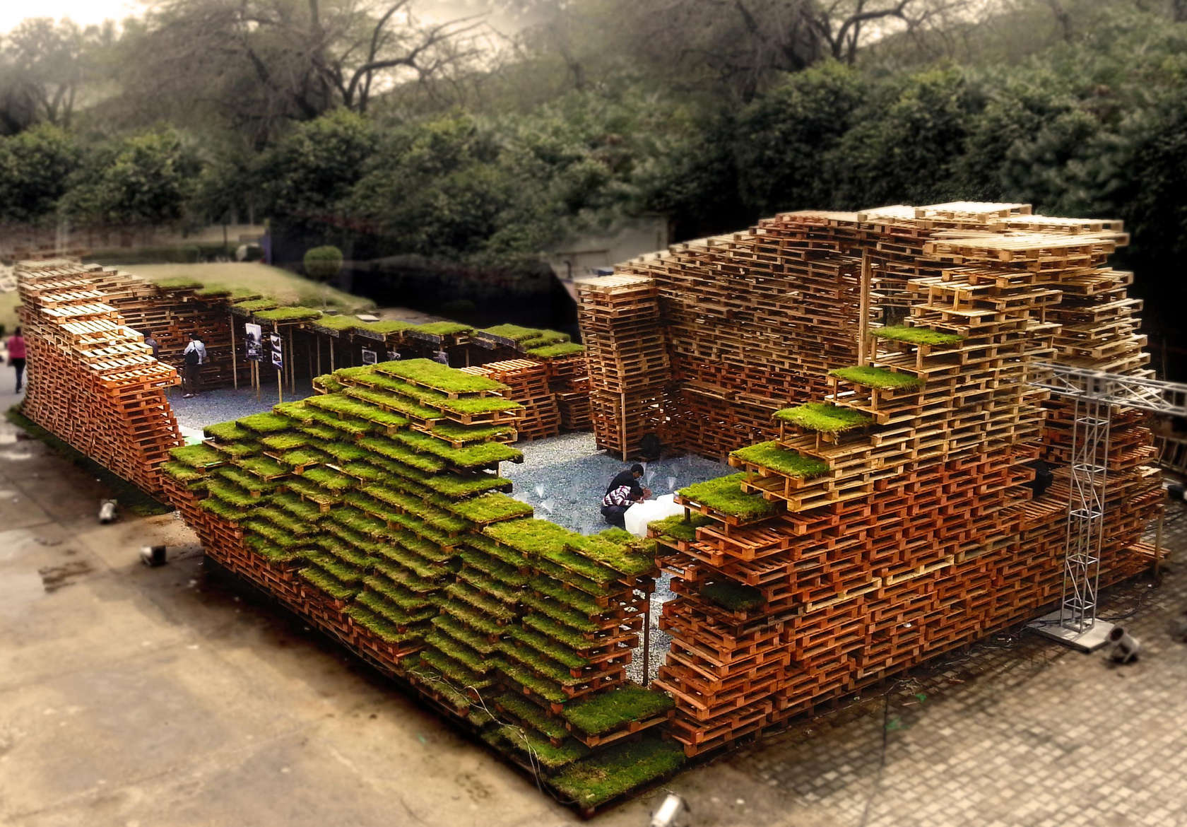 Built To Disappear: 7 Temporary Pavilions Made of Recycled Materials