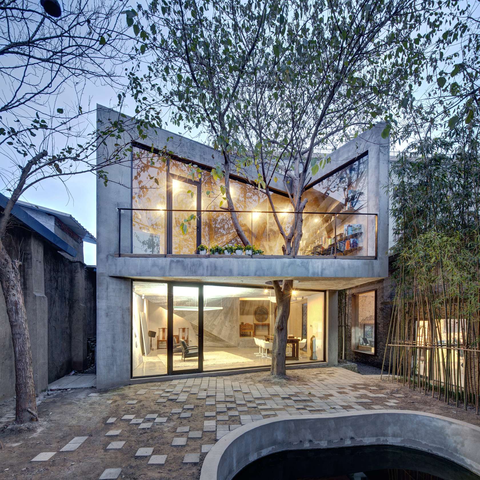 Branching Out: 7 Architectural Projects Grown Around Trees