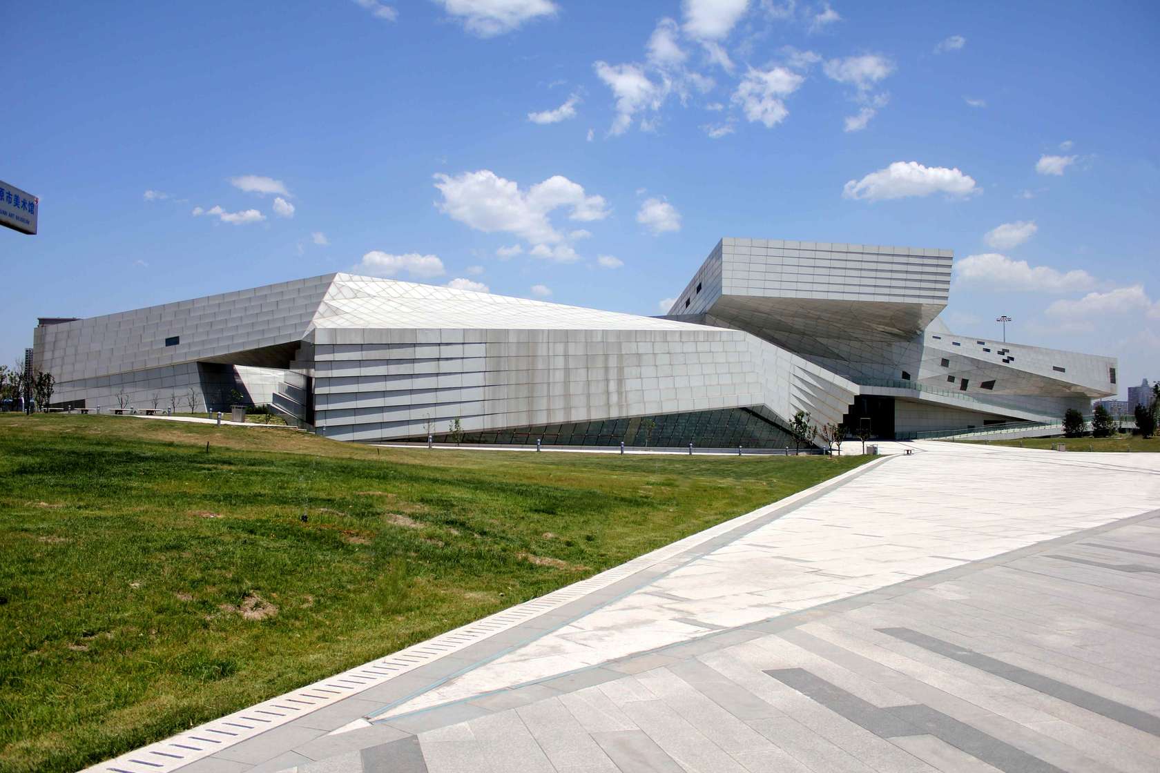 Single Skins: 7 Monolithic Museums Wrapped in Continuous Cladding