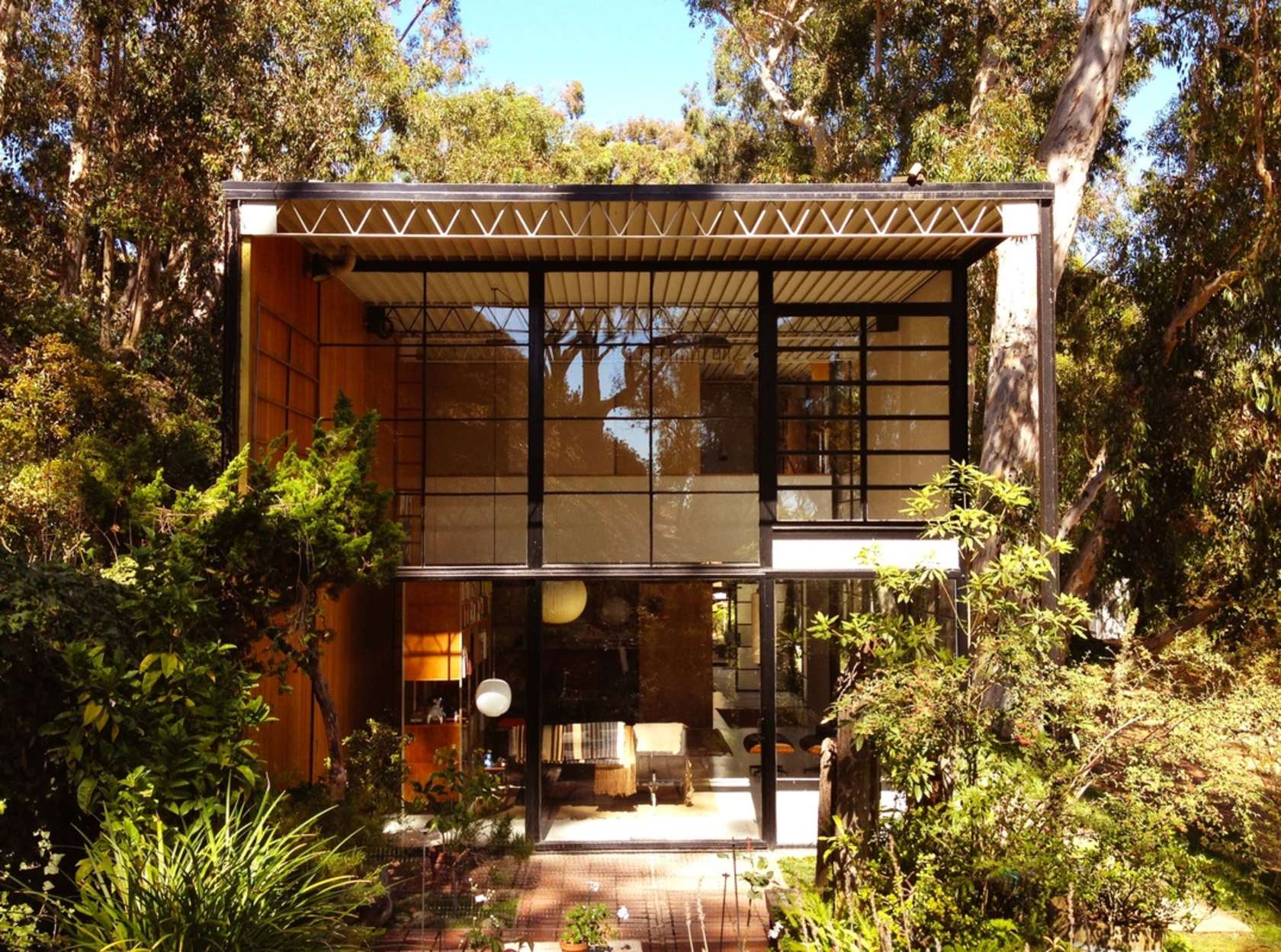 Watch These 5 Short Films Through the Eyes of the Eames